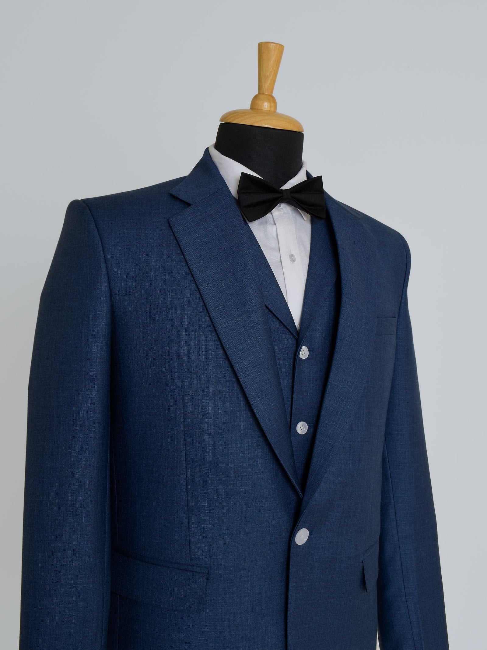 Size: Customized 3 Piece Suit