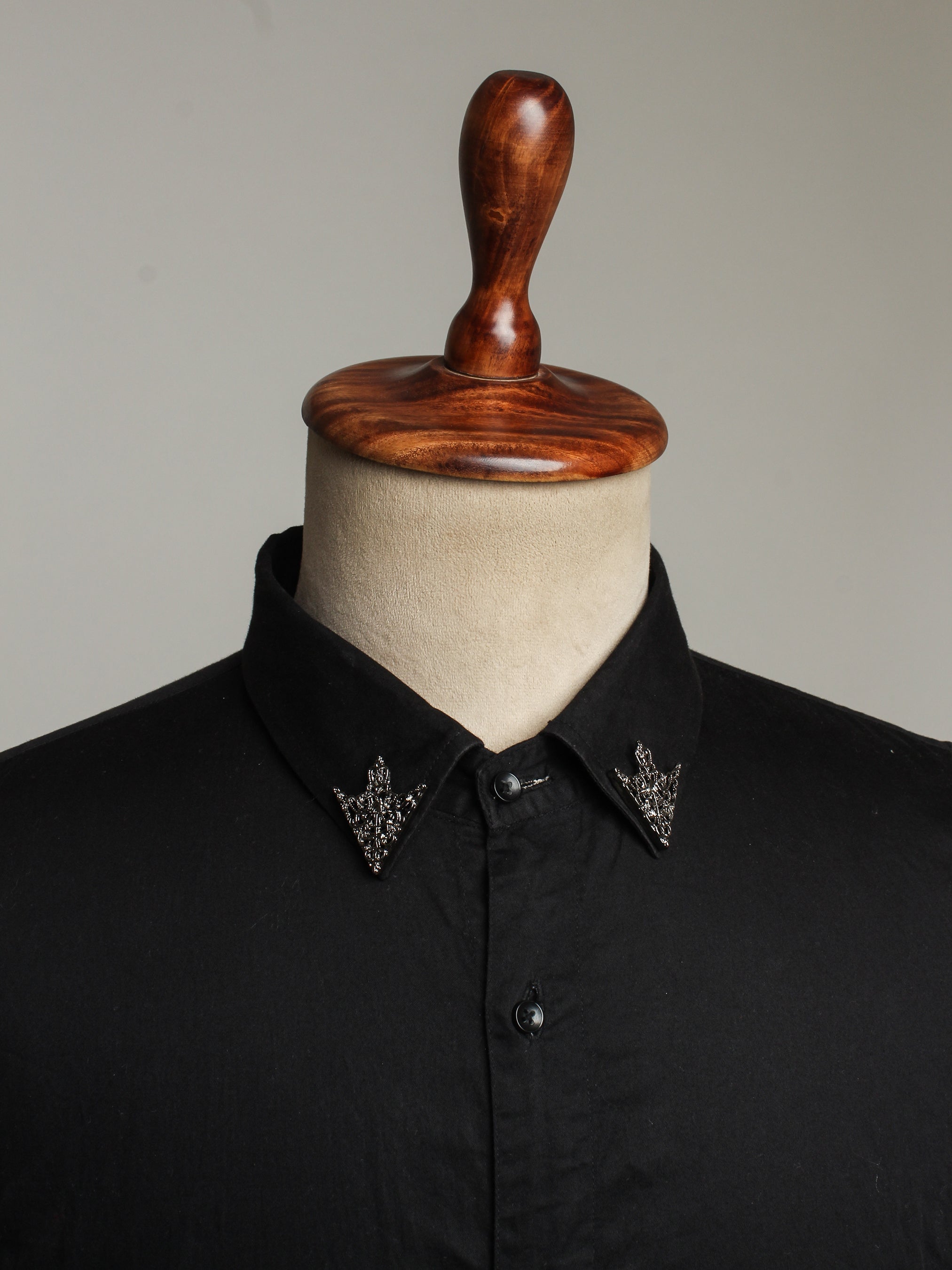 Black Antique Collar Corners | Addicted Bespoken